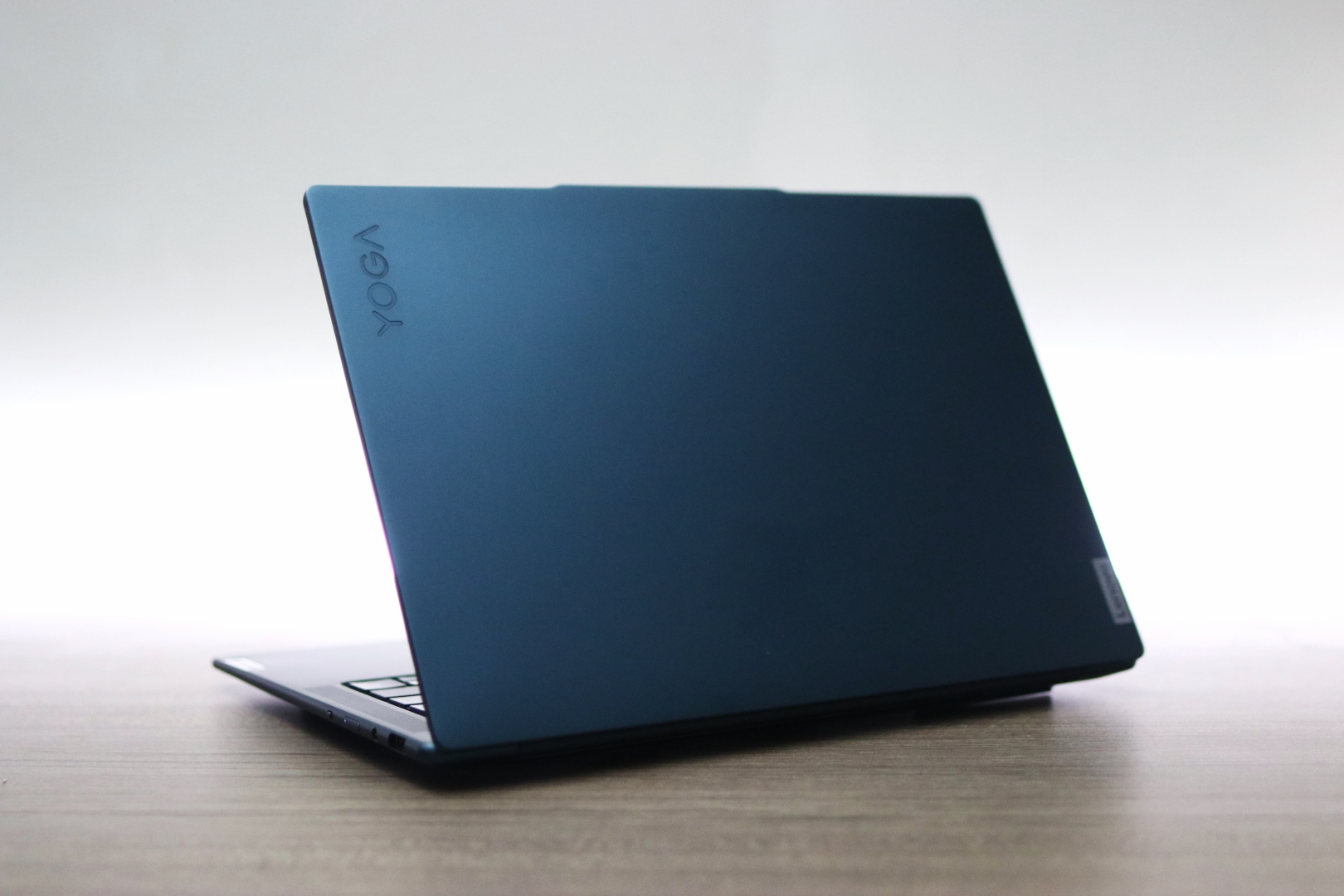 LENOVO YOGA PRO 7i (Core i7-13700H | RTX 4050) - GLINT