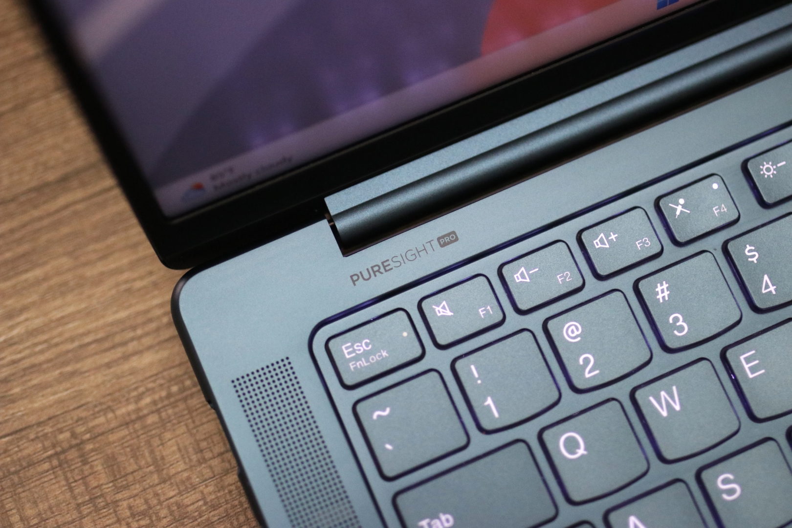LENOVO YOGA PRO 7i (Core i7-13700H | RTX 4050) - GLINT