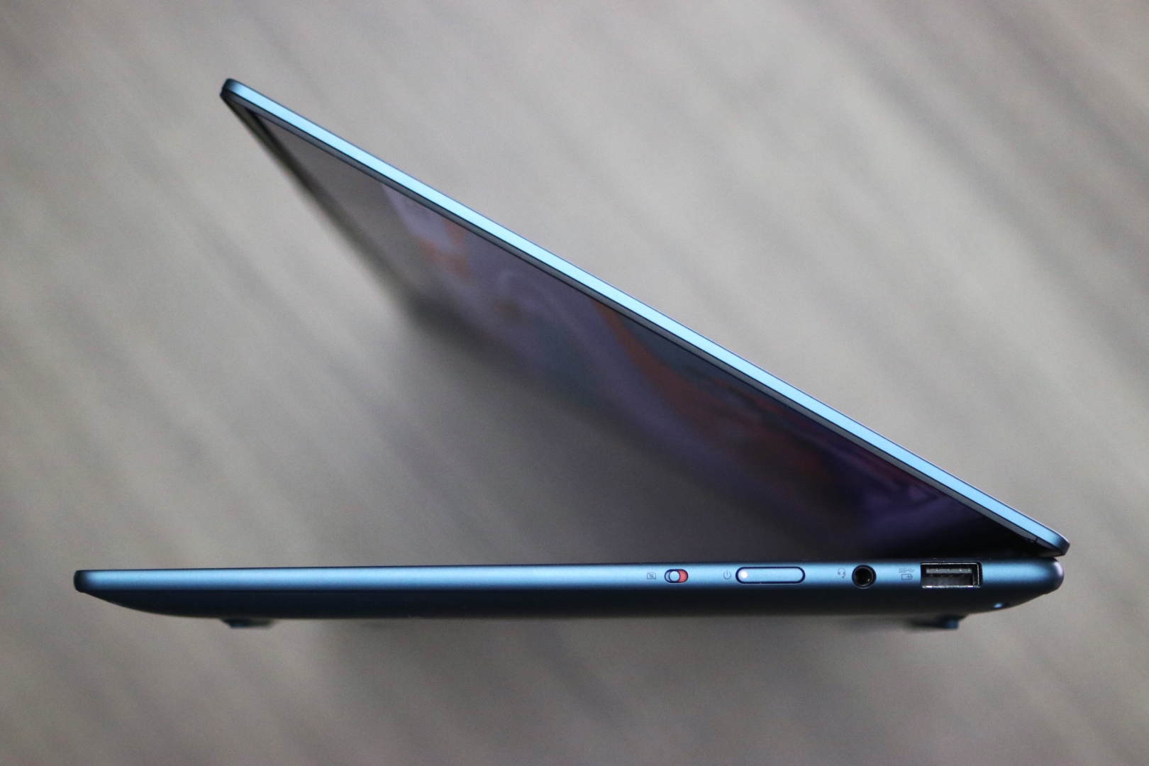 LENOVO YOGA PRO 7i (Core i7-13700H | RTX 4050) - GLINT