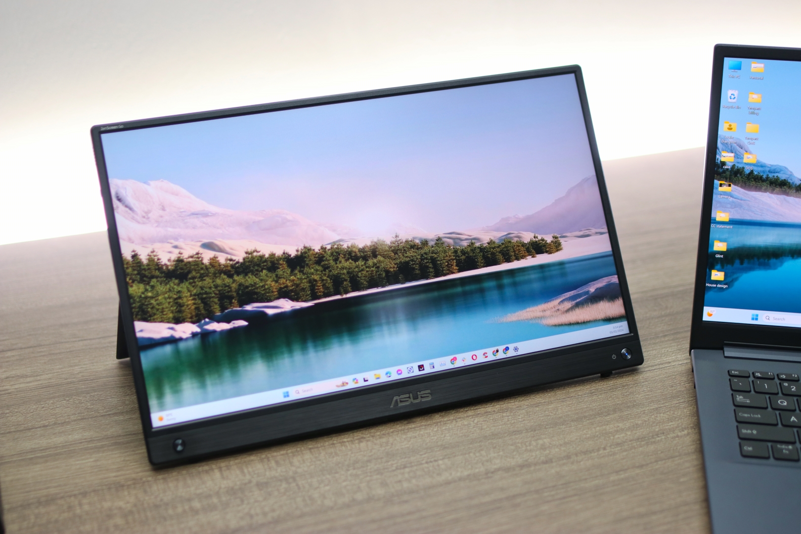 ASUS ZenScreen Go MB16AWP Wireless Portable Monitor - GLINT