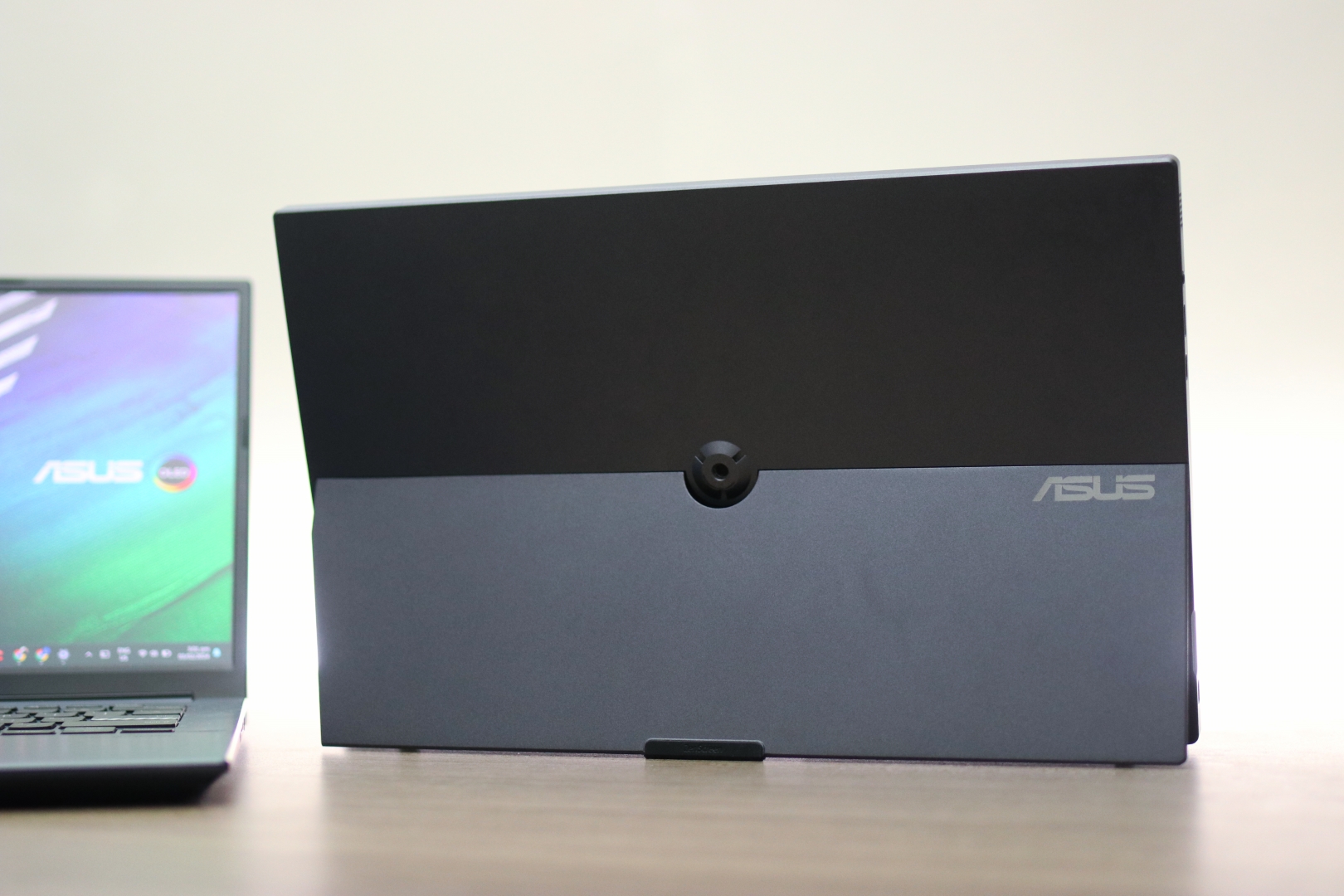 ASUS ZenScreen Go MB16AWP Wireless Portable Monitor - GLINT