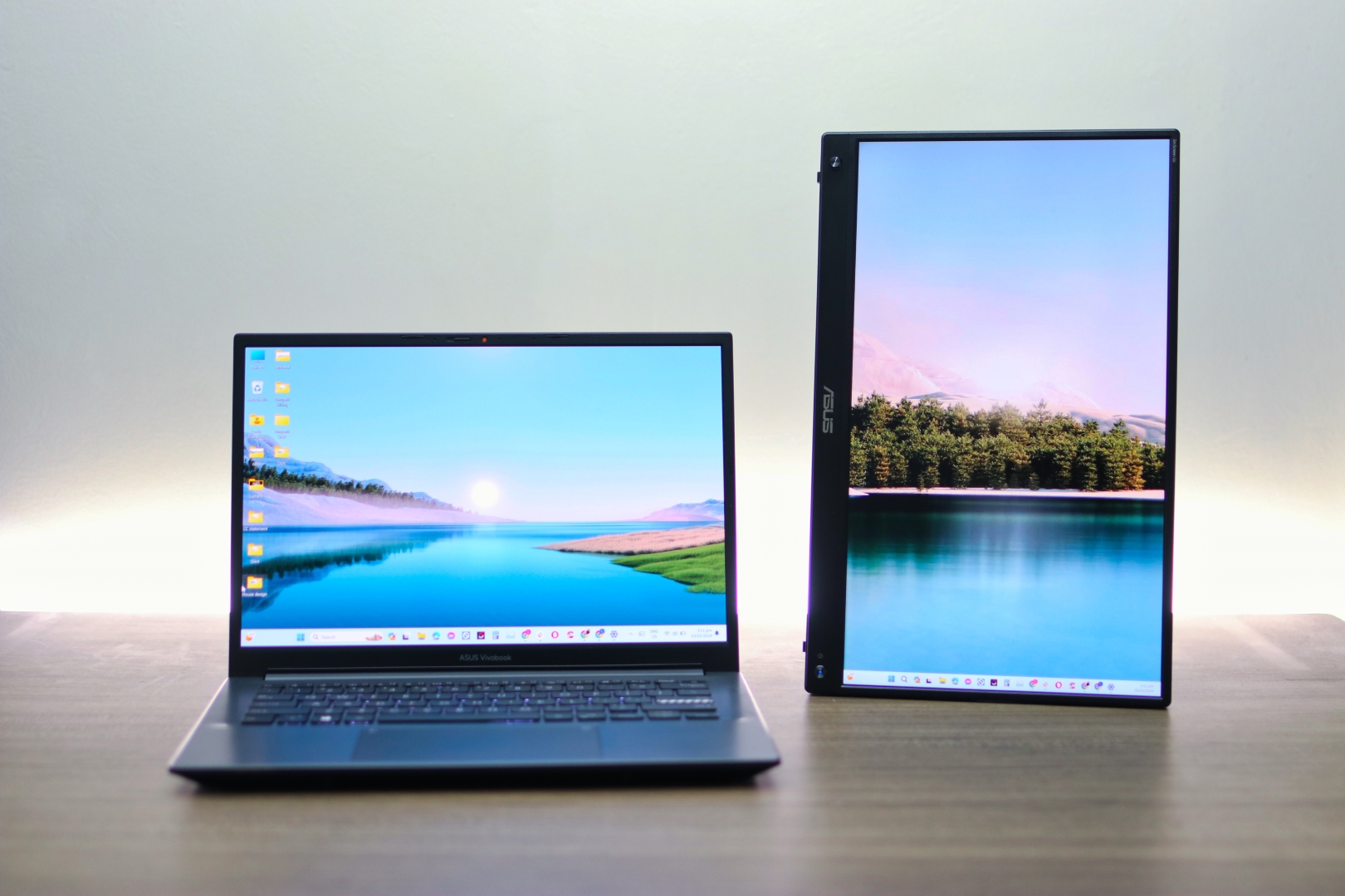 ASUS ZenScreen Go MB16AWP Wireless Portable Monitor - GLINT